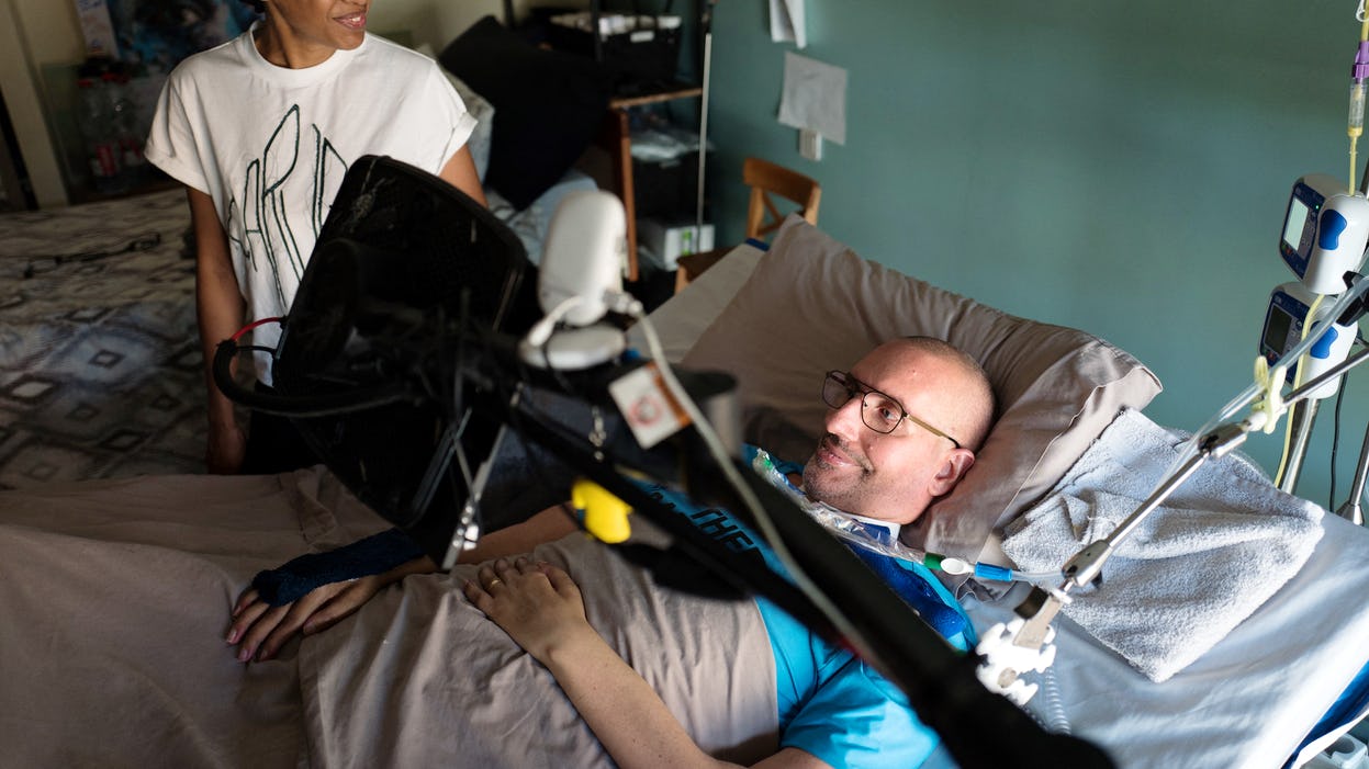 Paralyzed French hip-hop artist makes music with his eyes