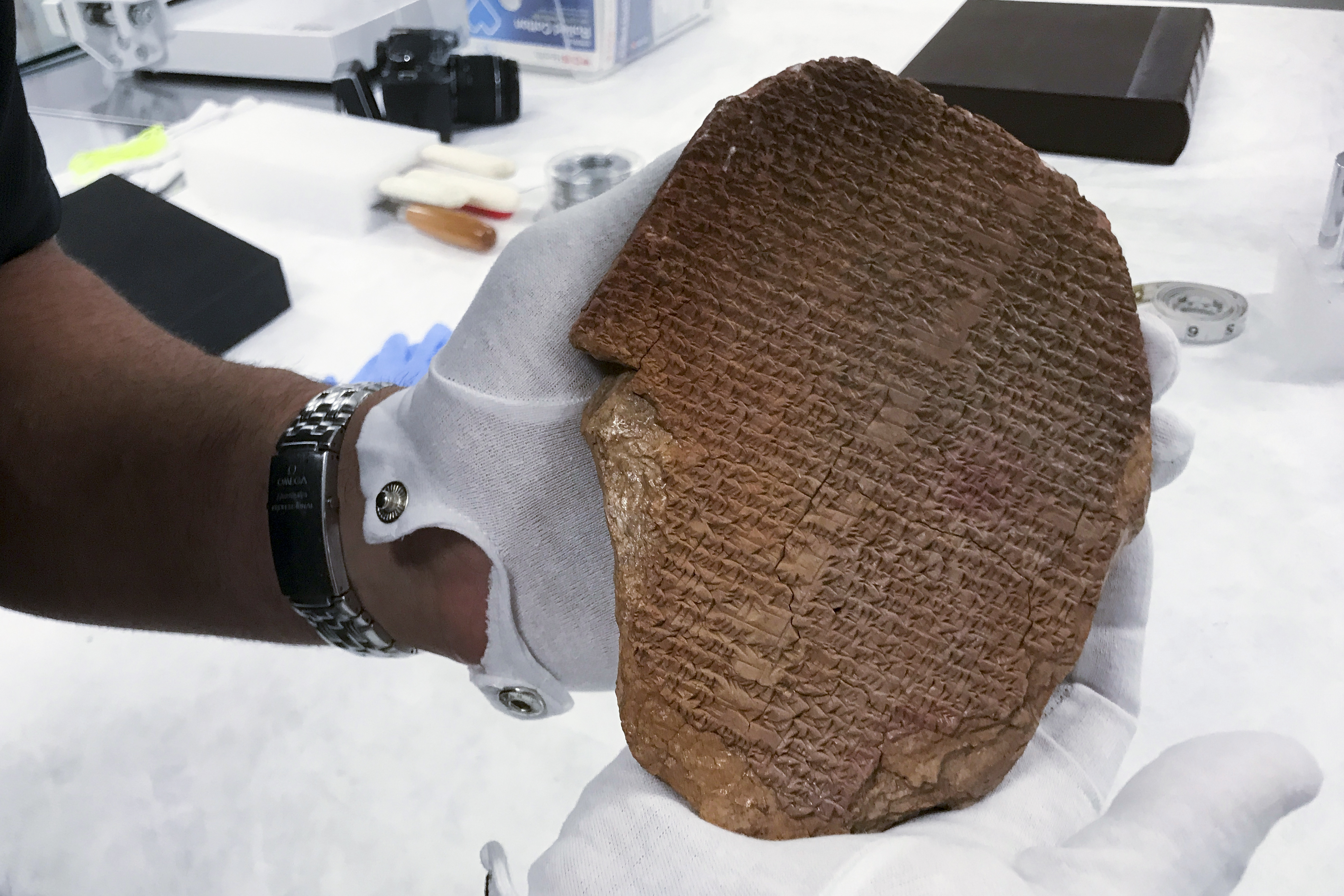 Ancient tablet acquired by Hobby Lobby going back to Iraq