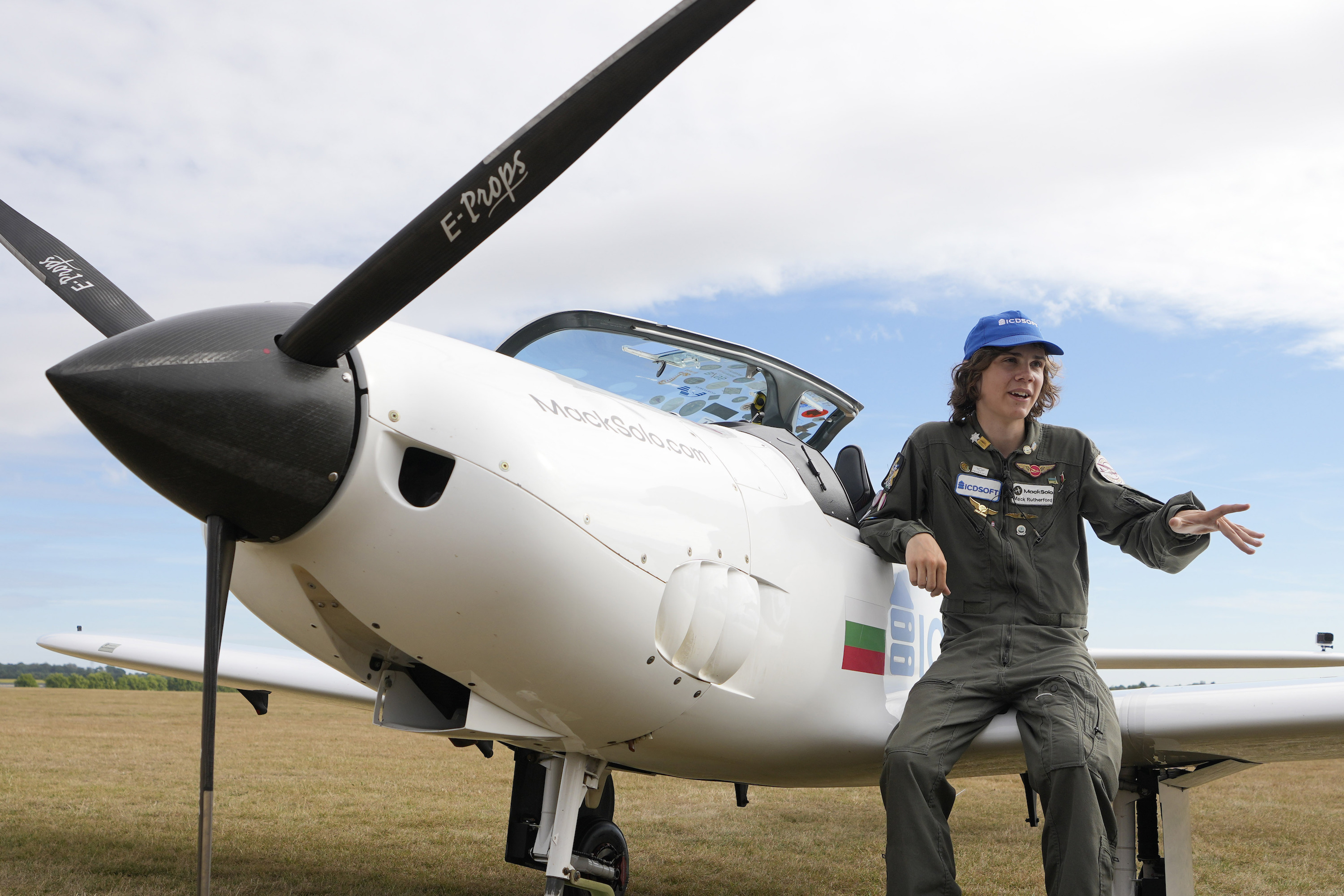 Seventeen-year-old pilot sets record for solo flight around world