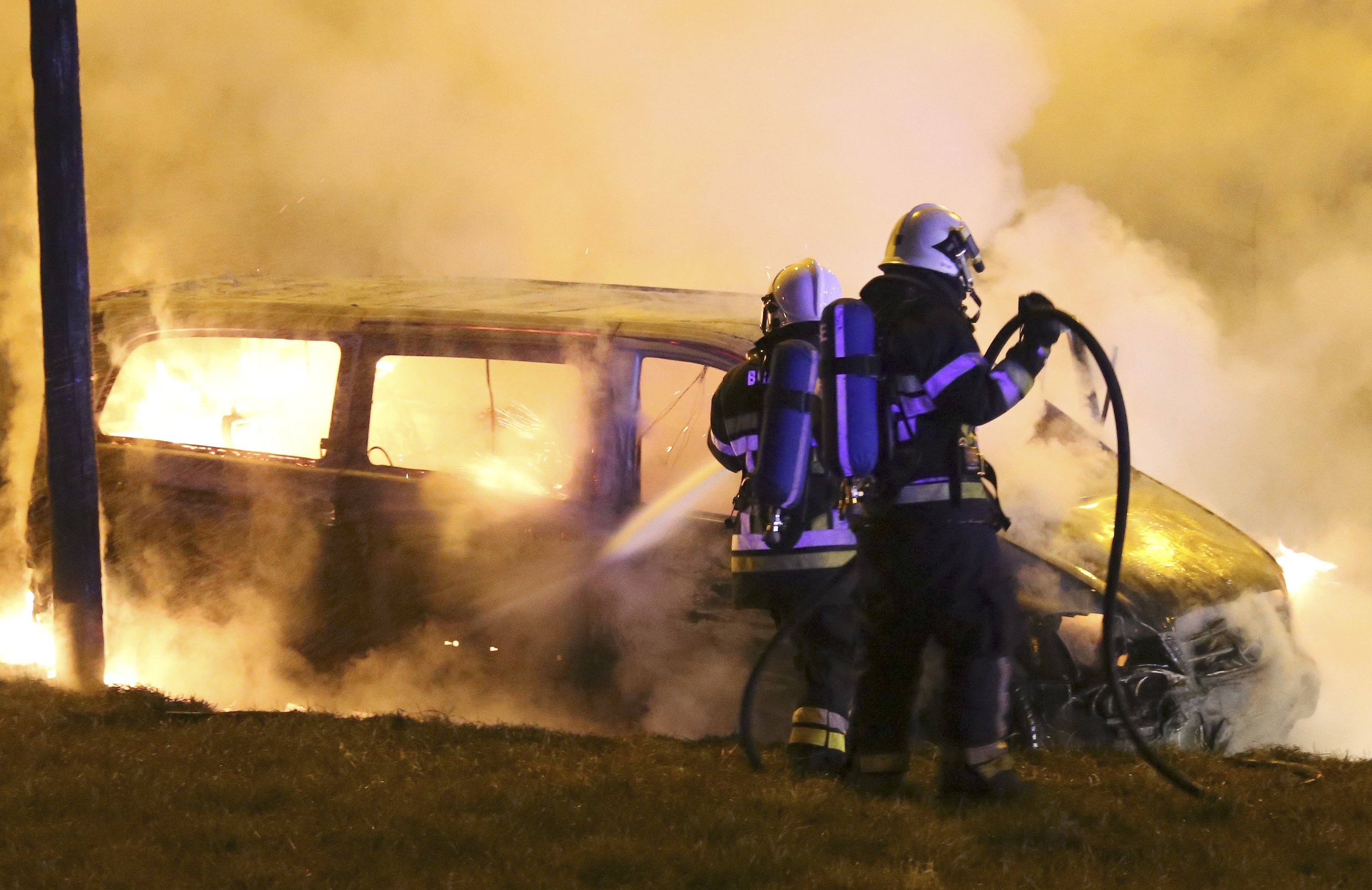 Police arrest suspects in daring diamond heist at airport