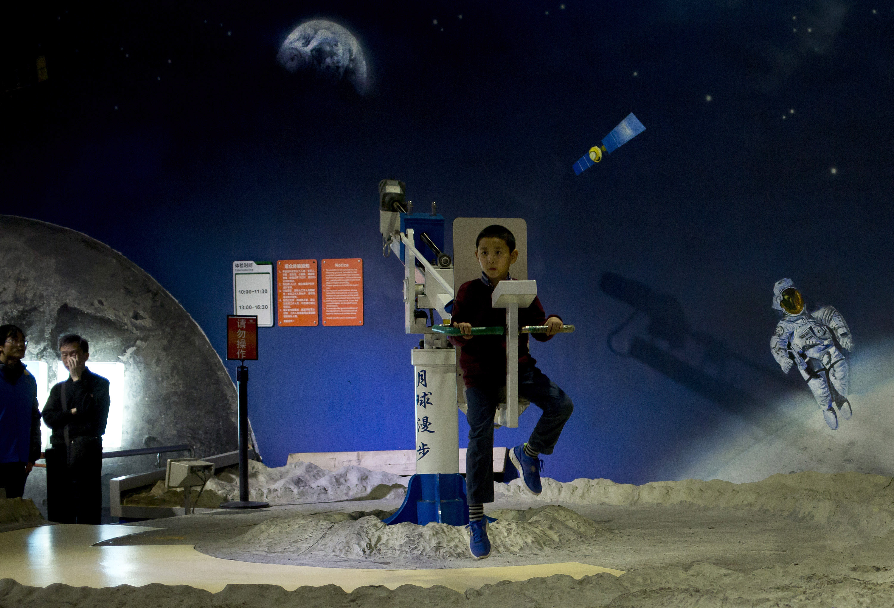 Scientists watch the Jade Rabbit on the moon