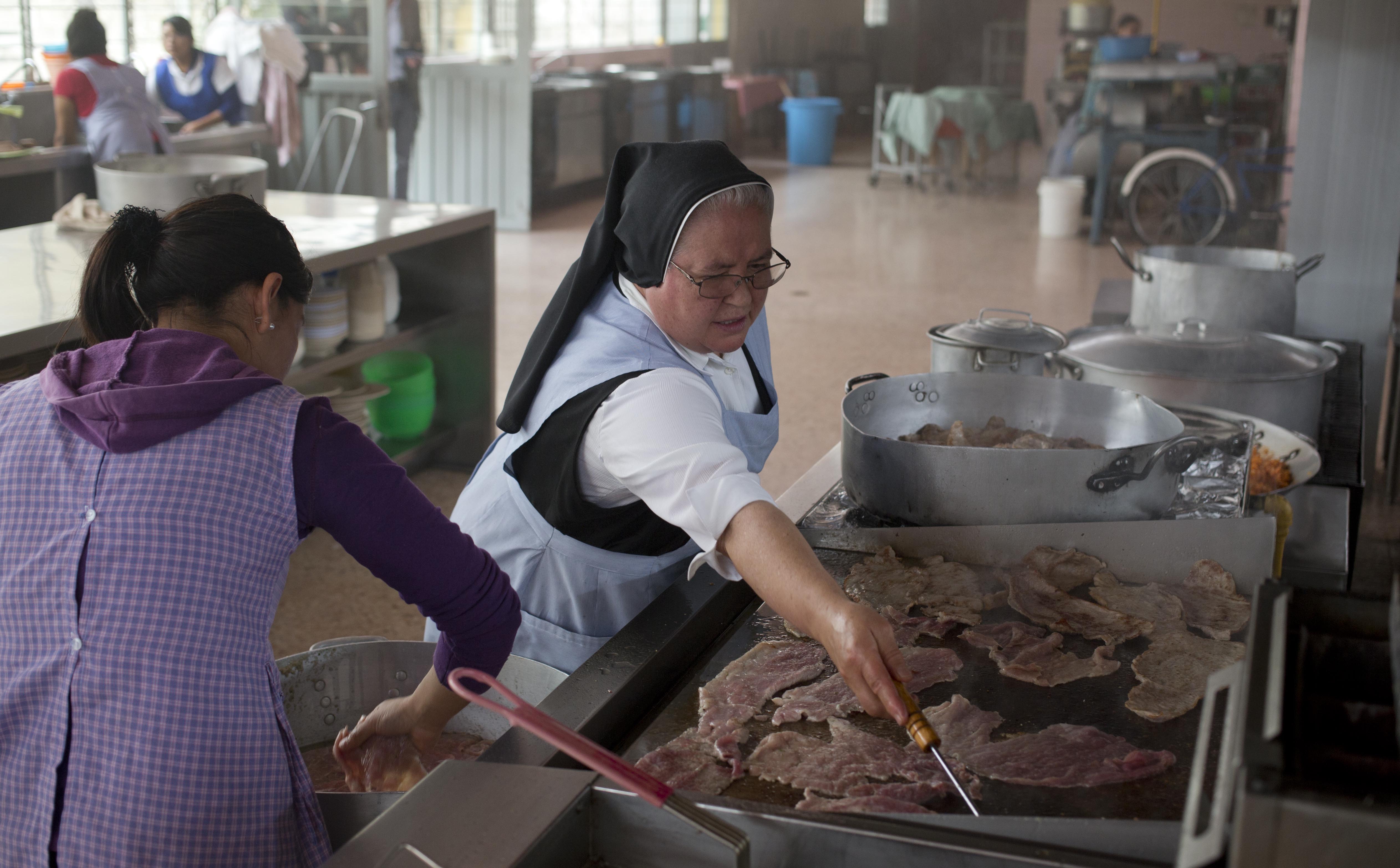 Cooking show turns Mexican nun into TV star