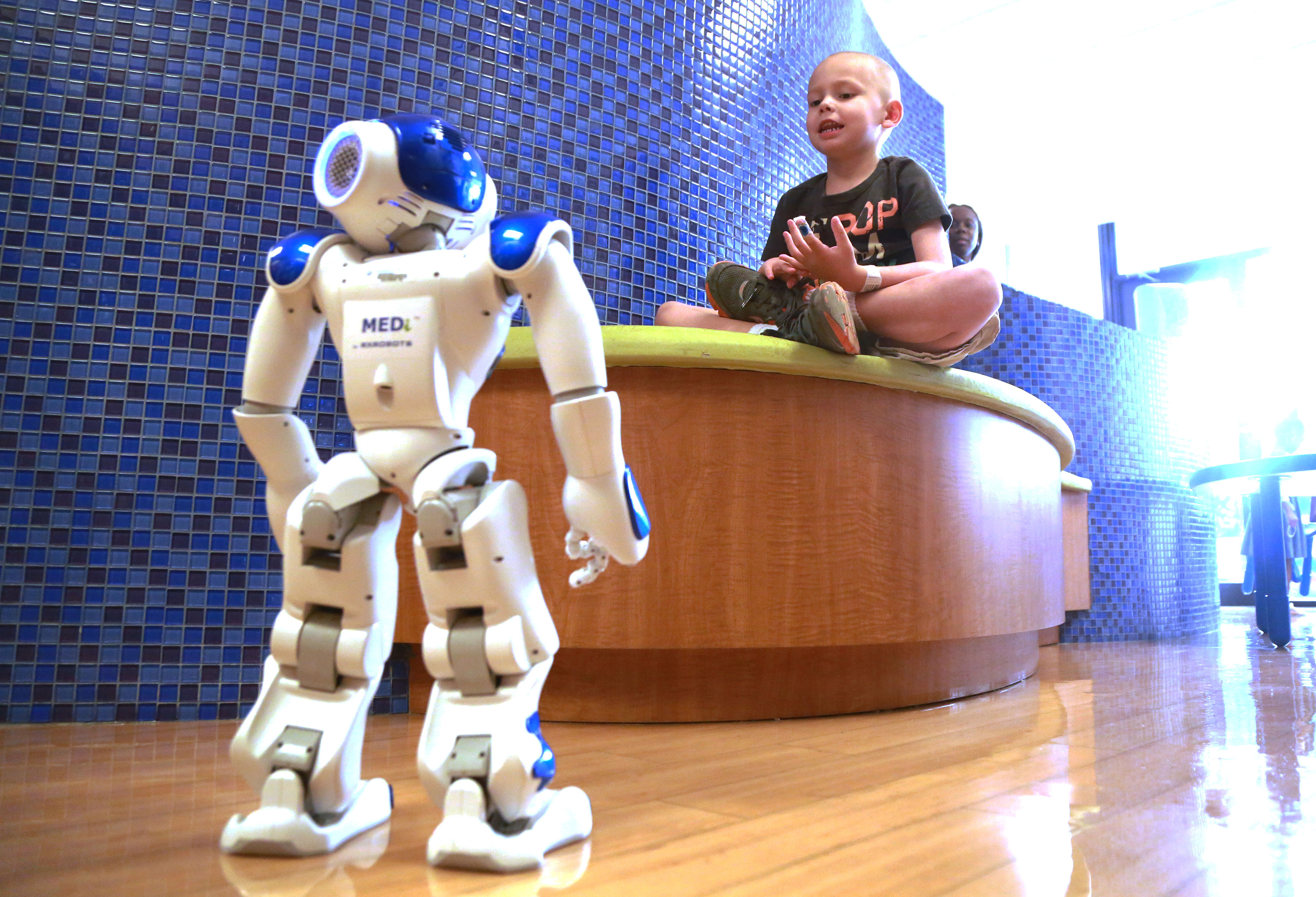 MEDi the robot sings, dances and makes the hospital less scary