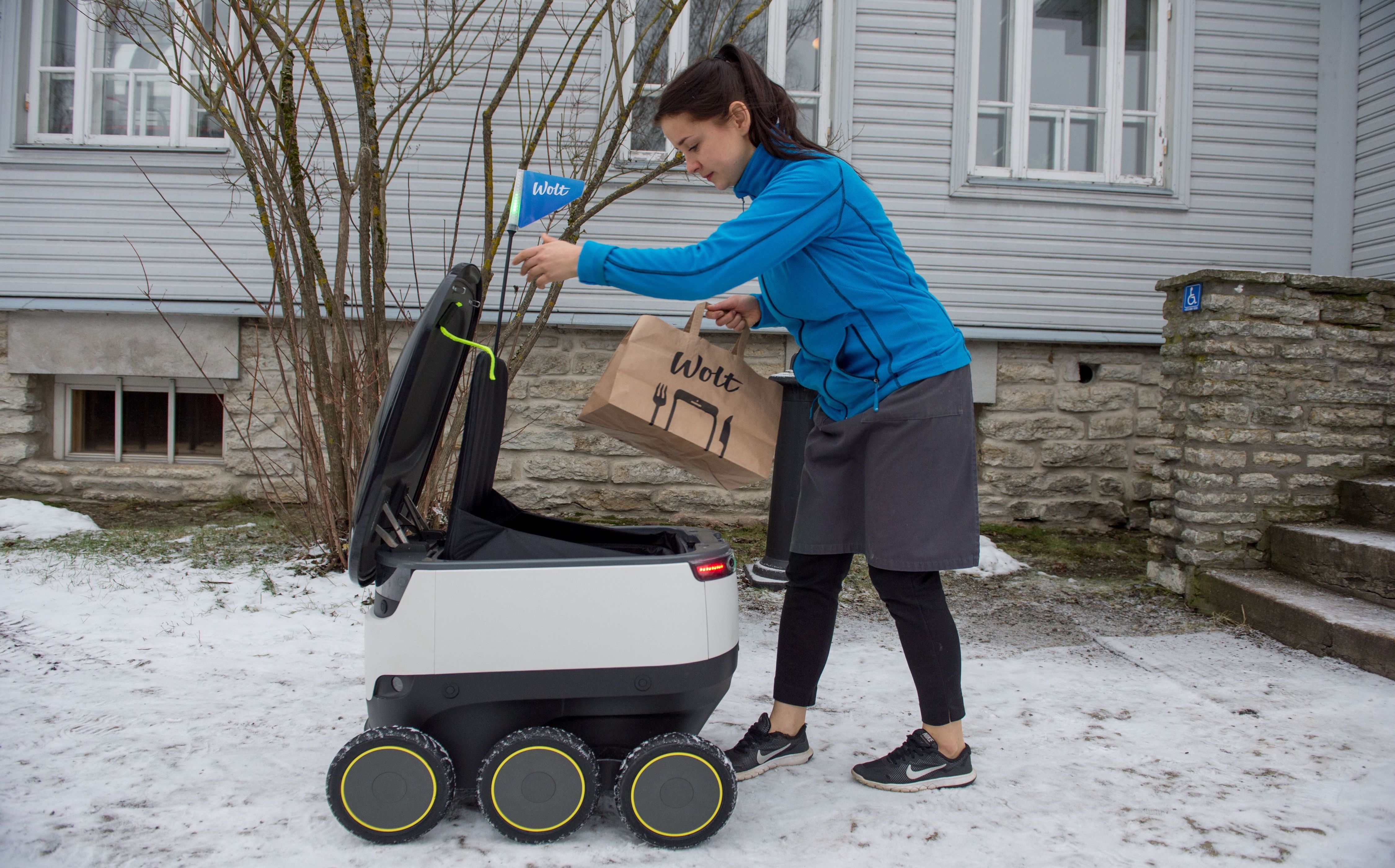 Estonian robots can make deliveries, but intersections still cause problems