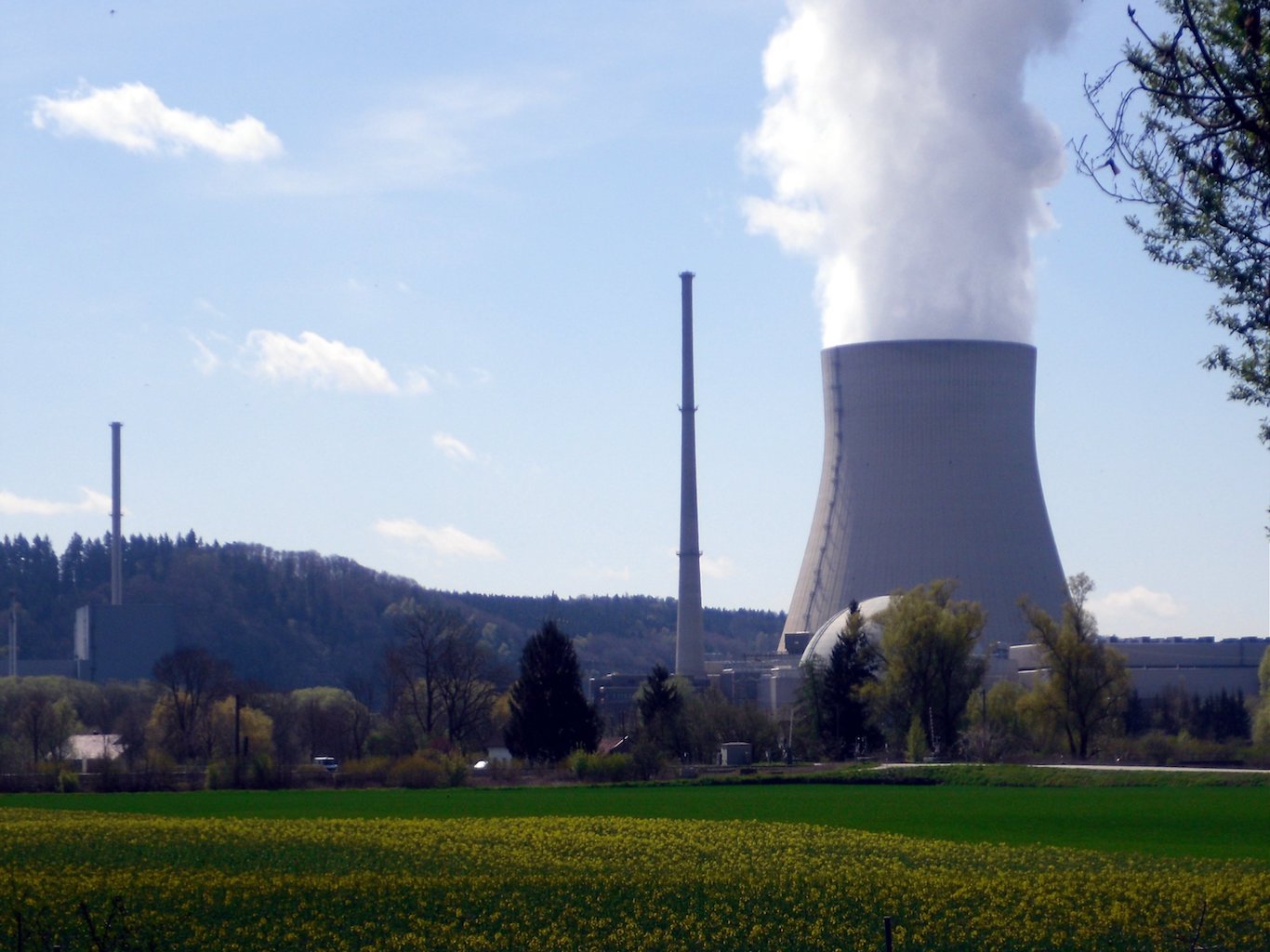 Explainer: The difference between radiation and radioactivity