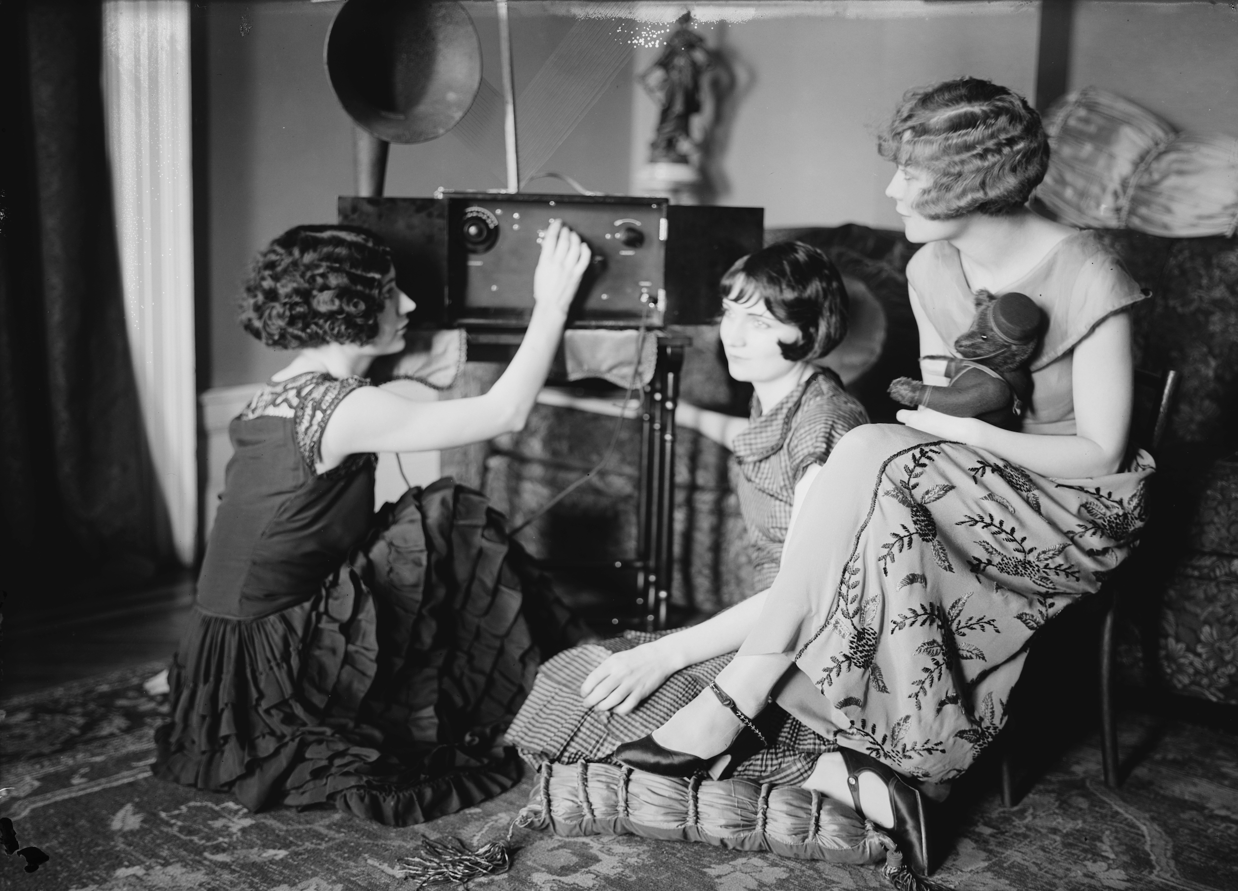 Radio Fever and the Start of a U.S. Consumer Economy in the 1920s