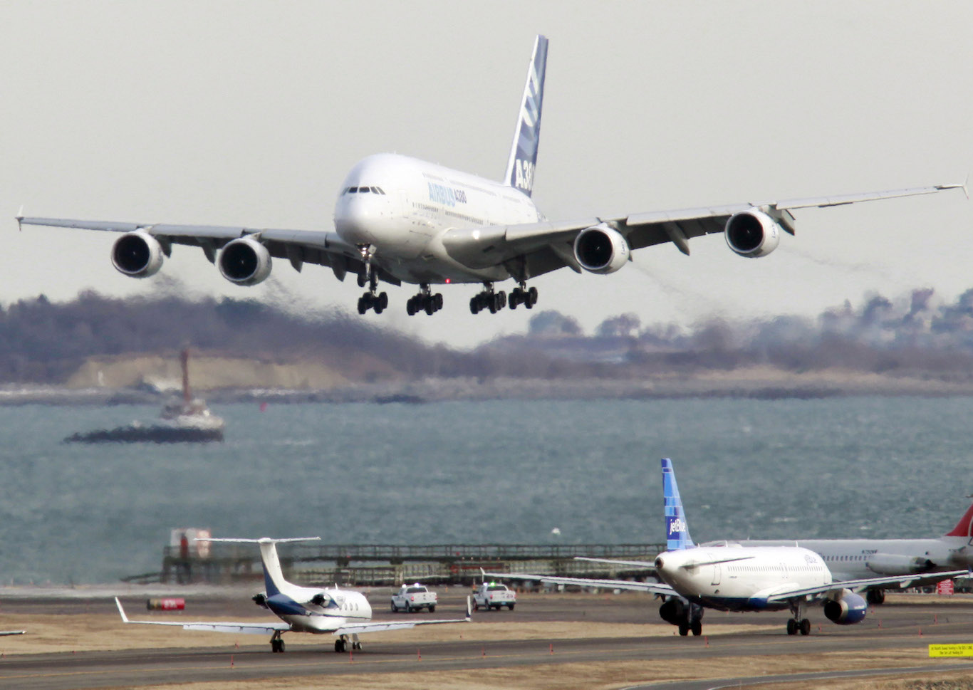 Air passengers wary of pilotless planes, even if fares were cut