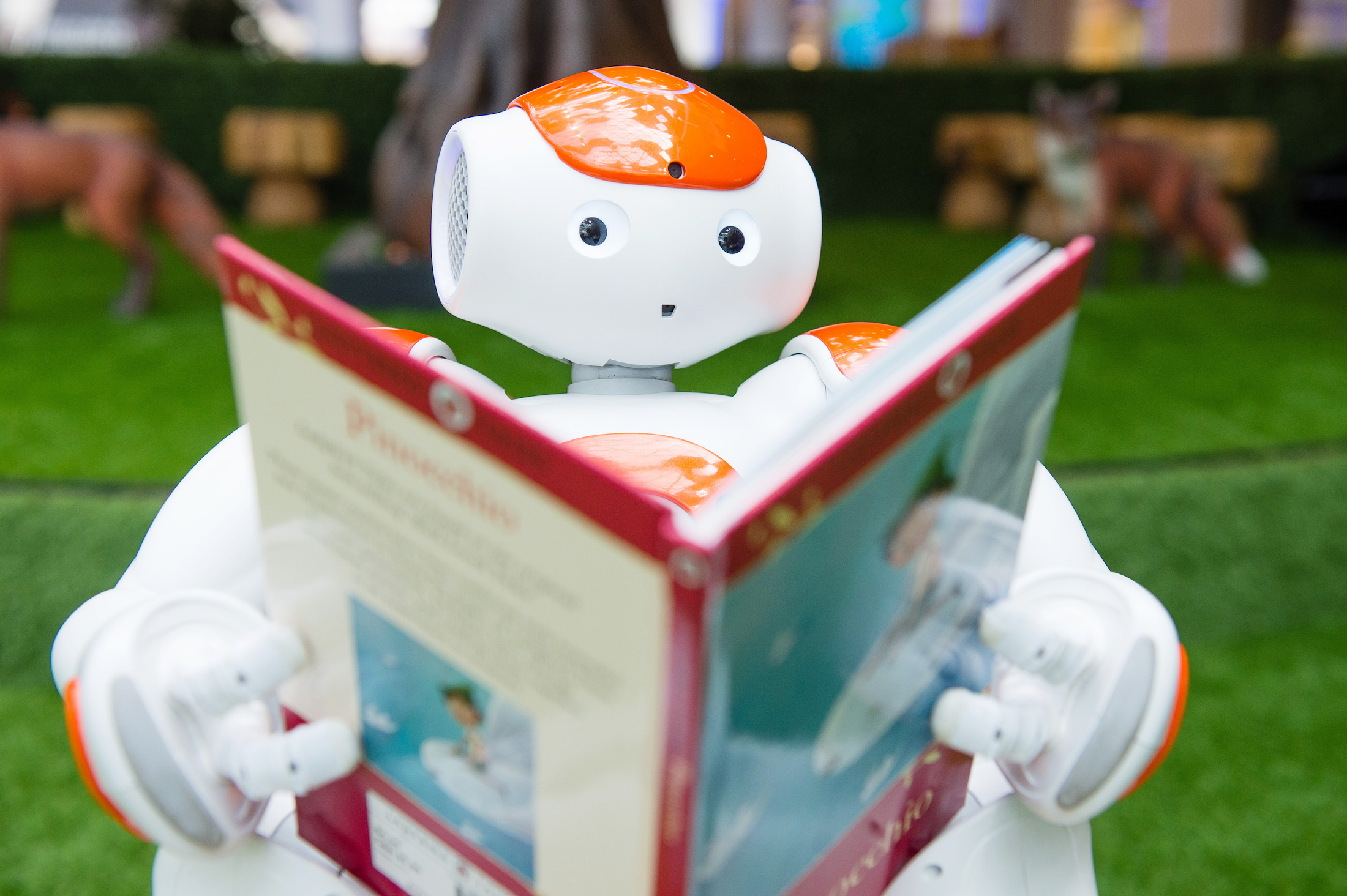 A first for the machines: AI bot beats humans in reading test