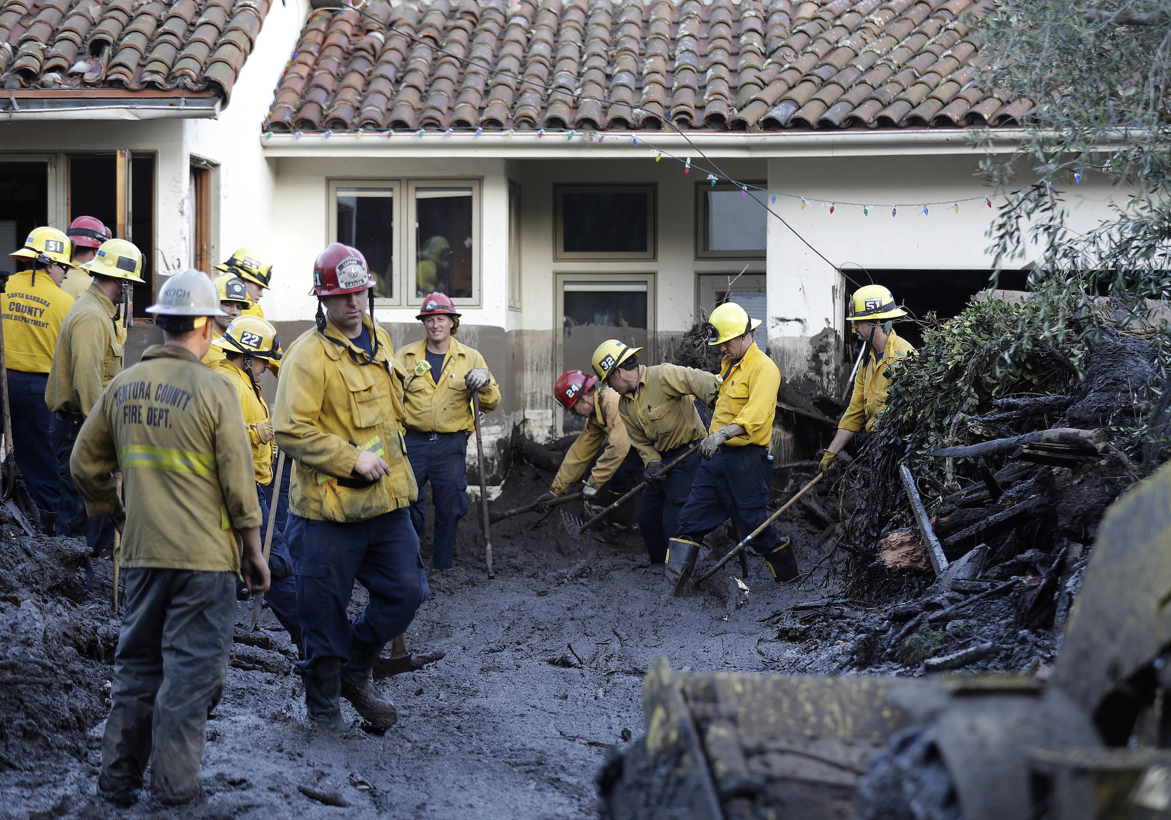 Huge rainstorm soaks Southern California, causing mudslides
