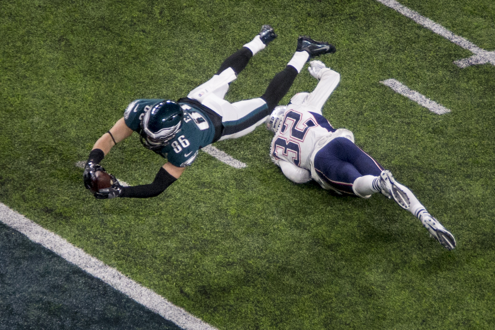 Foles, Eagles outshoot Patriots for first Super Bowl win, 41-33
