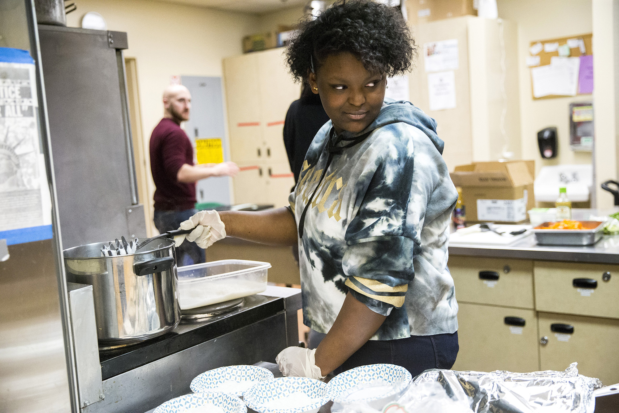 Teenagers get a crash course in food-justice issues at community classes